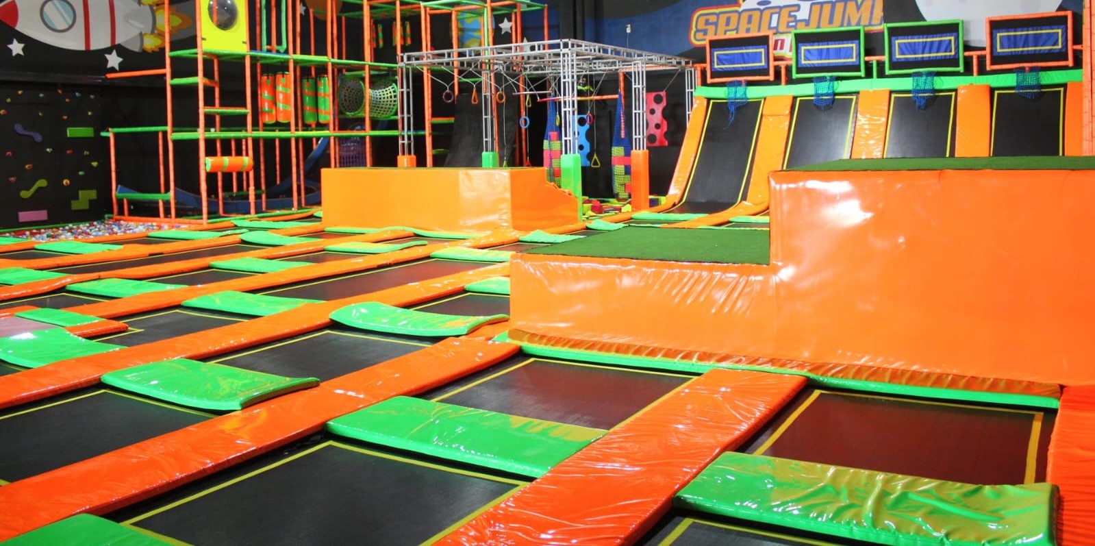 Space Jump - Parque de Trampolines