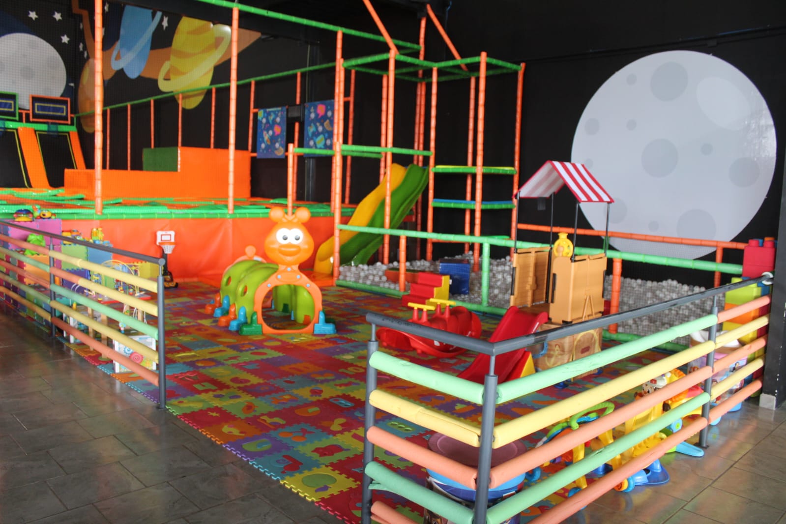 Space Jump - Parque de Trampolines